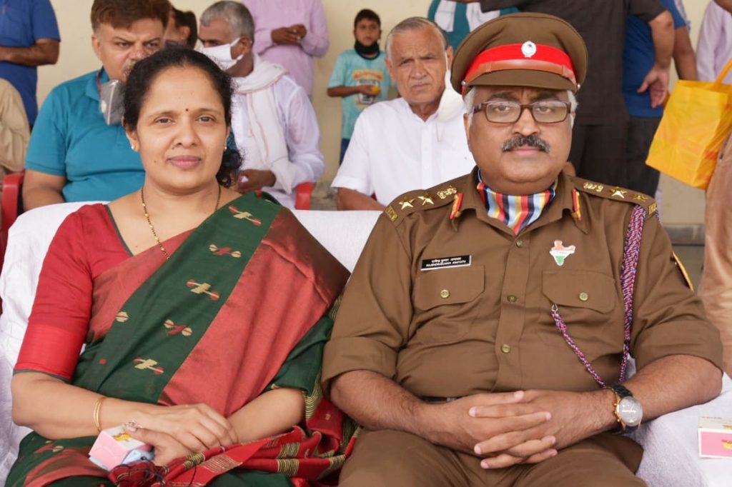 കേണൽ & കമാന്റന്റ് ഡോക്ടർ ആനായത്ത് രാജേന്ദ്രകുമാർ സ്വാതന്ത്ര്യദിനത്തി ...